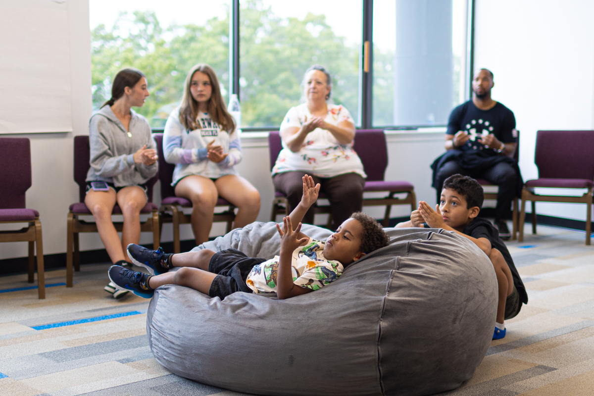 Community ASL Classes | The Learning Center for the Deaf